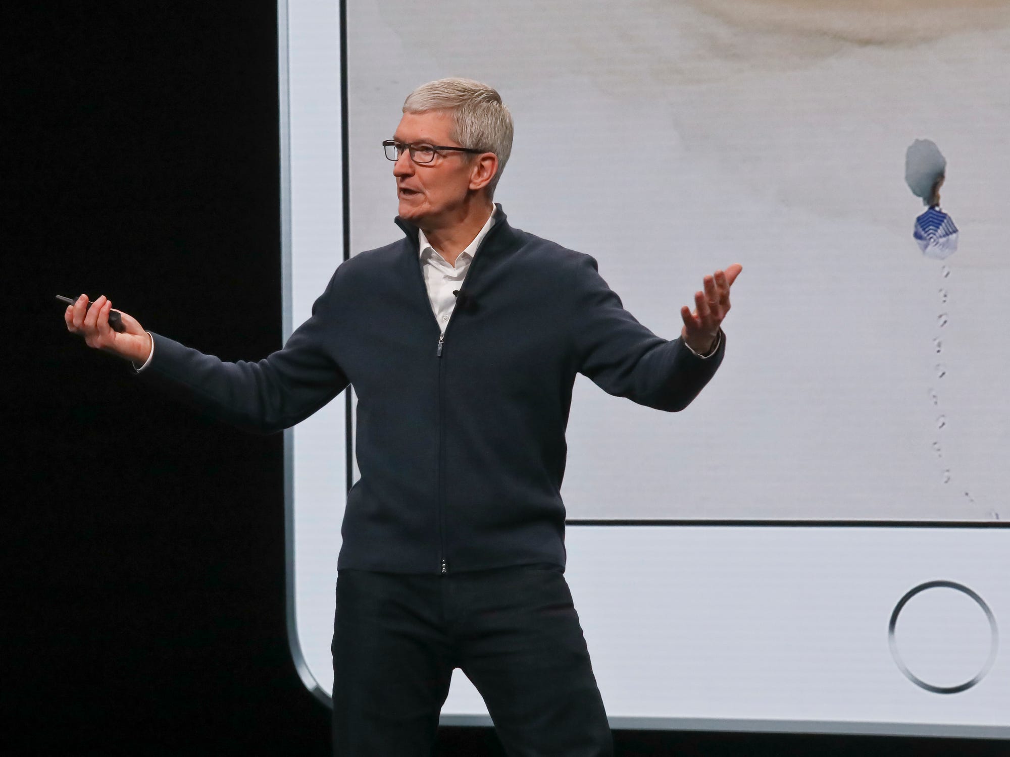 Apple donating over 20 million face masks, producing protective face ...